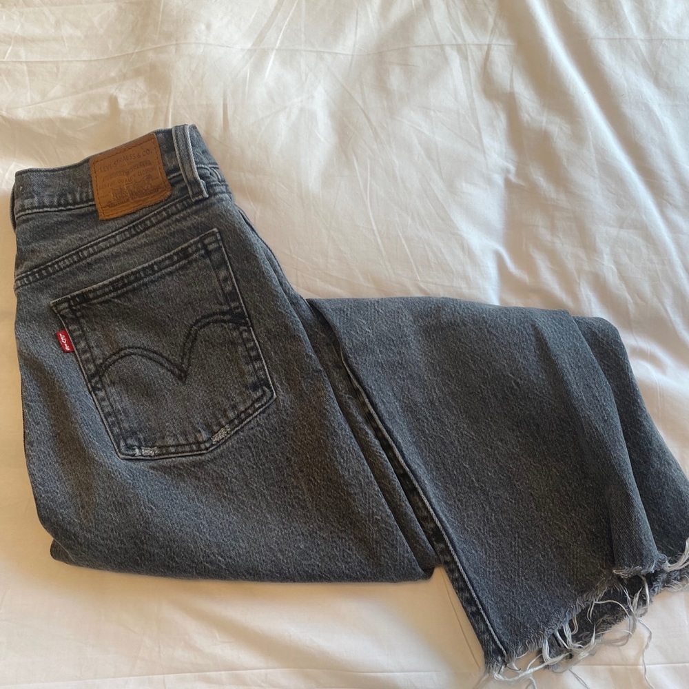 Levi’s Dark Grey Distressed Jeans - Gem